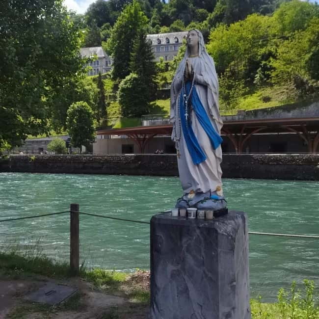 The Story of Lourdes Walking Tour in English - Bernadette and Lourdes Past