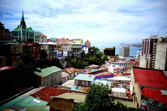 The Tour of Valparaiso in French on Foot and in a Small Group - Discovering the Unique Architecture and Colorful Homes