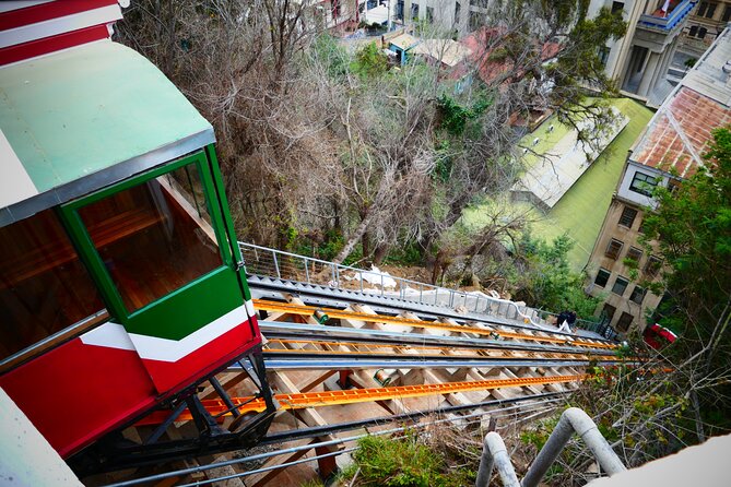 The Tour of Valparaiso in French on Foot and in a Small Group - Pricing, Inclusions, and Cancellation Policy