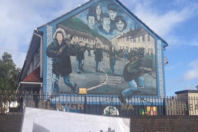 The Troubles and Iconic Award Winning Taxi 2hr Private Cab Tour - Highlighting Key Stops and Landmarks