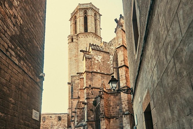 The Ultimate Old Town Tour in Barcelona - Comfortable Pacing and Attention to Weather