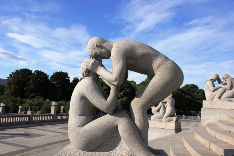 The Vigeland Park in Oslo: Insta-Perfect Walk with a Local - The Value of a Private or Small Group Experience