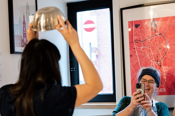 The Waffles 'n Coffee Breakfast in Bruges Centre - Group Dynamics and Atmosphere