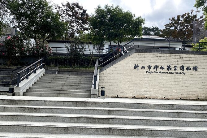 Thousand Island Lake and Pinglin Tea Plantation from Taipei - Authentic Tea Tasting at Pinglin Old Street