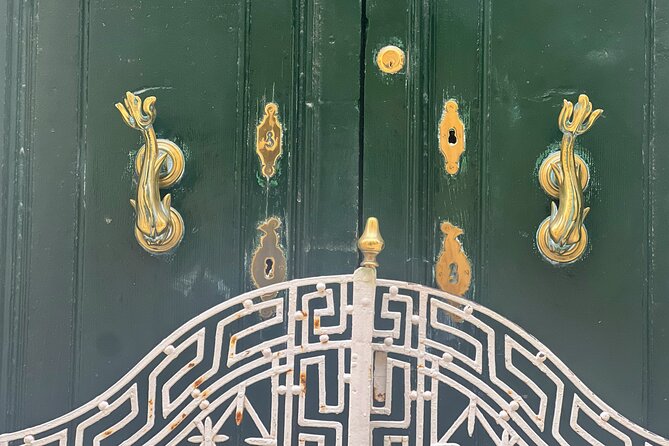 Three Cities Walking Tour Incl. Entrance to Inquisitors Palace - Exploring the Collacchio Quarter