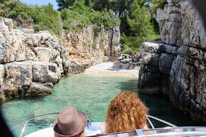 Three Islands Private Speedboat Tour With Blue Lagoon Stop - Experiencing the Scenic Views