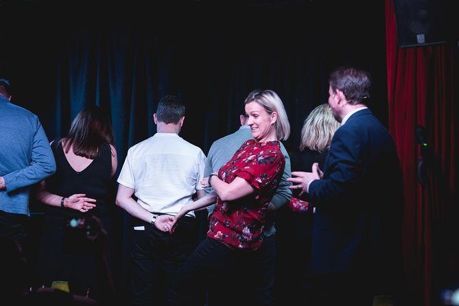 (Thur 7pm) Comedy Magic Show includes 1x Pizza & 2 glasses of Prosecco - Key Points
