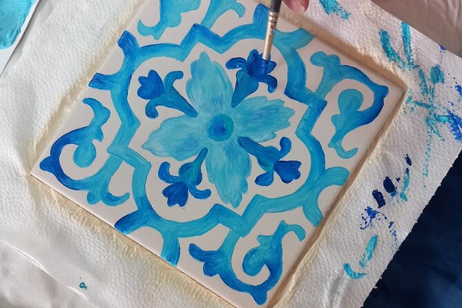 Tile Painting & Cocktails in Porto - Mixing Cocktails and Creativity