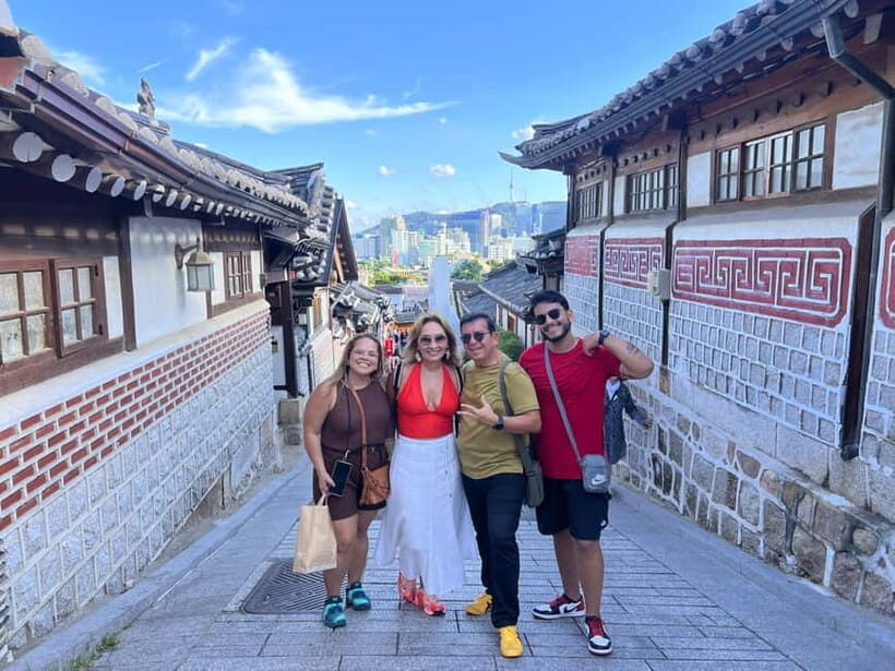 Time Travel in Seoul: Gyeongbokgung, Folk Museum & Bukchon - Exploring Seoul’s History in Detail