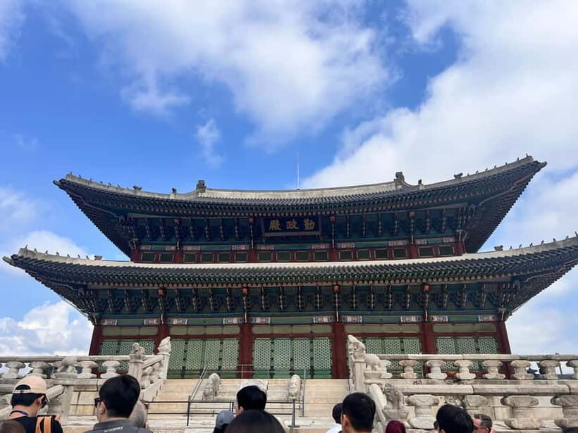 Time Travel in Seoul: Gyeongbokgung, Folk Museum & Bukchon - Tea Time in a Hanok Café: A Moment to Reflect