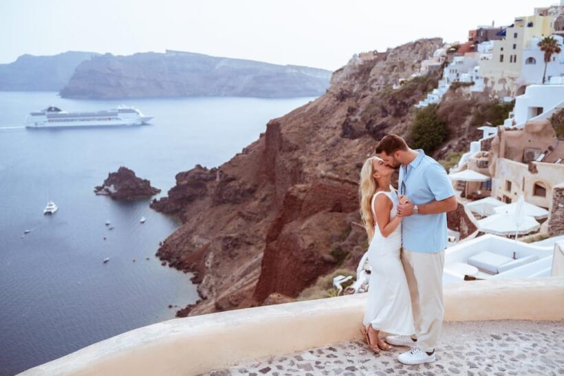 Timeless Memories: Your Exclusive Santorini Photo Session - Discovering the Magic of Santorini Through Your Lens