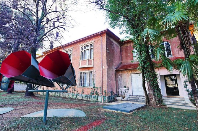 Tirana food & communism sites - 1 day - The Sum Up