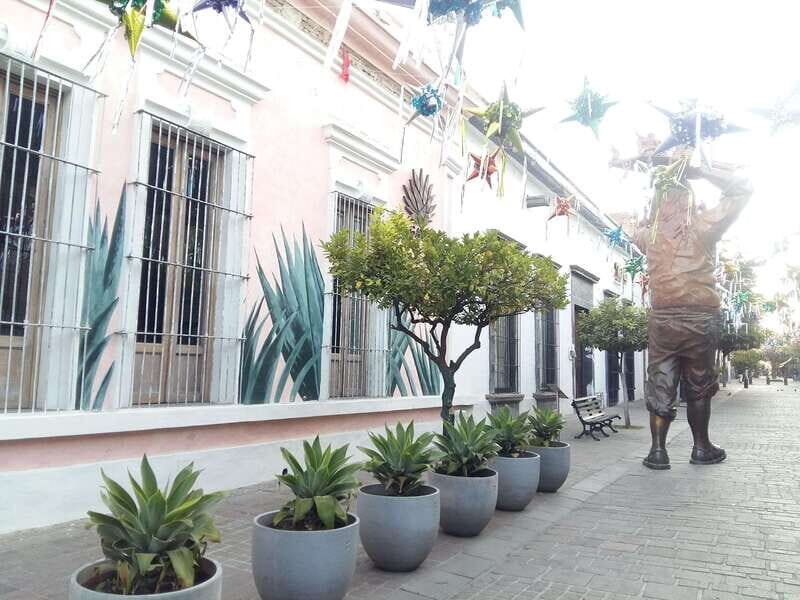 Tlaquepaque Magic Town: Artisans, Traditions, Architecture - An introduction to Tlaquepaque’s vibrant world