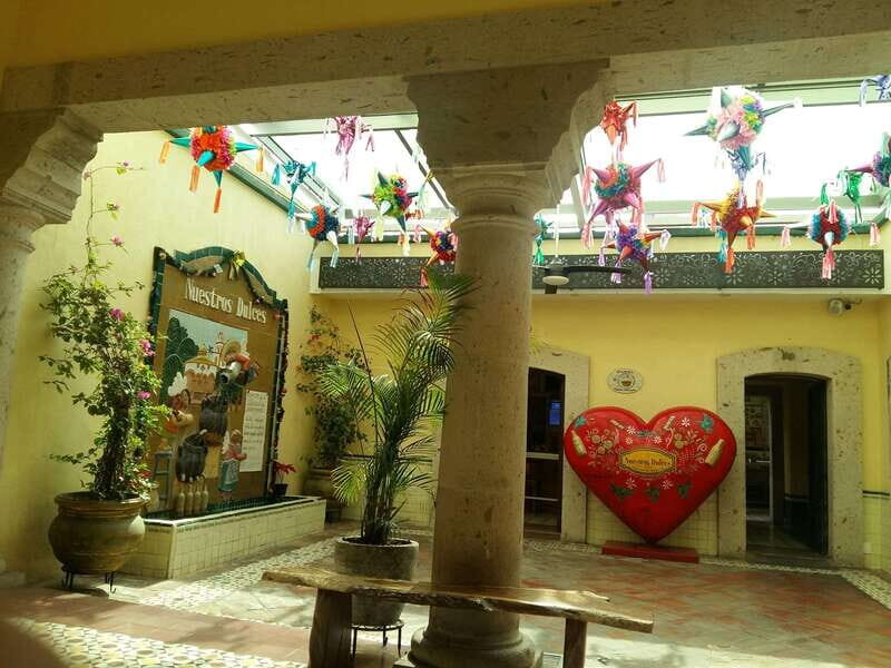 Tlaquepaque Magic Town: Artisans, Traditions, Architecture - Authentic experiences and genuine insights