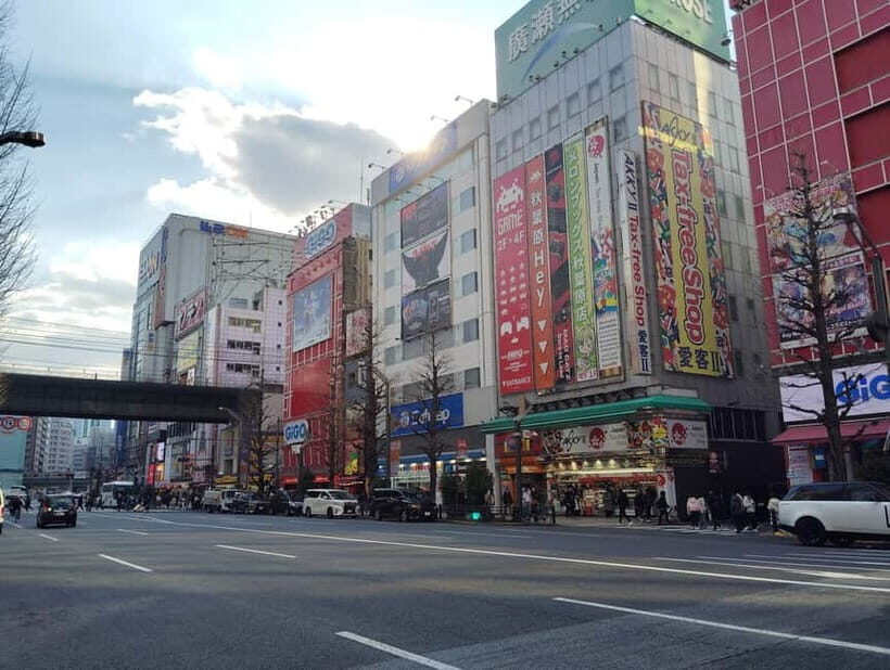 Tokyo: Akihabara Otaku Tour - 1.5h Guided Shopping - Starting Point and First Impressions