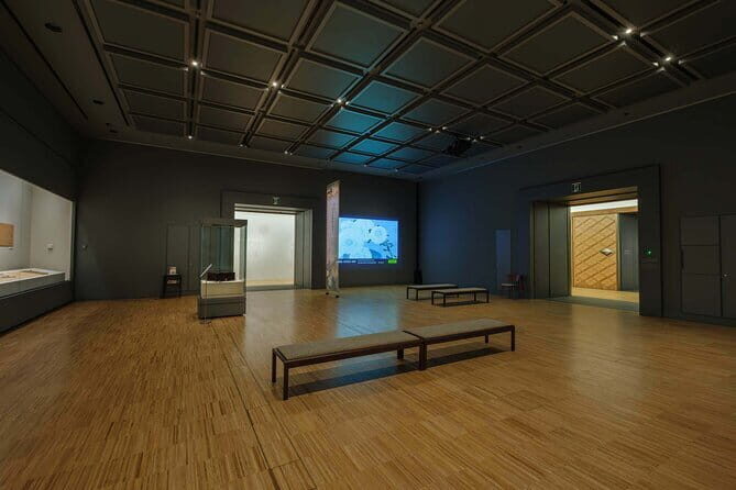 Tokyo Art Culture Tour in Sannomaru Shozokan Museum - Key Points