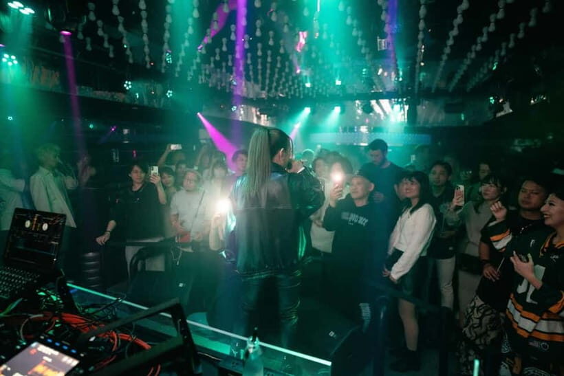 Tokyo: Cross Roppongi Karaoke Nightclub Ticket (For Foreign) - Authentic Accounts from Visitors