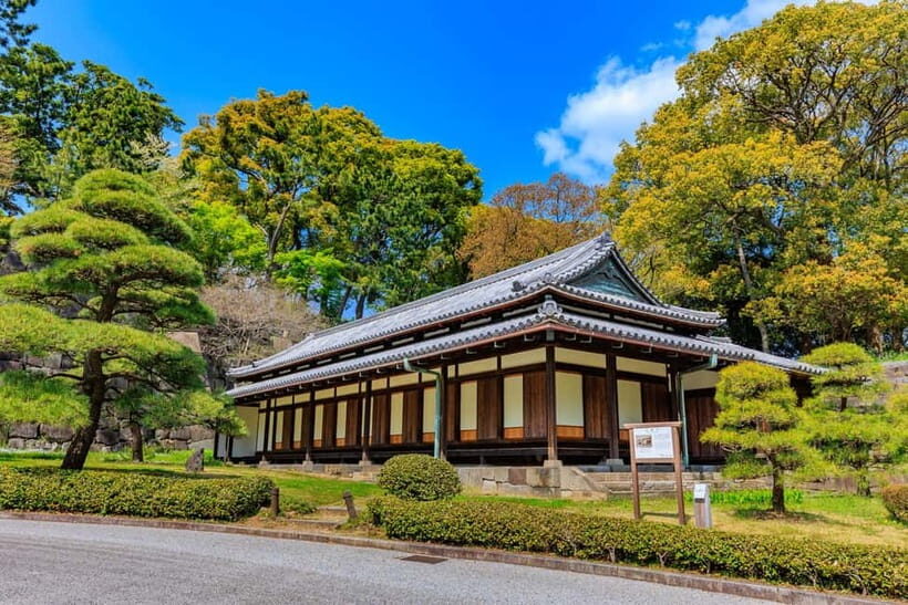 Tokyo: East Garden of the Imperial Palace with History Guide - Authenticity and Cultural Insight