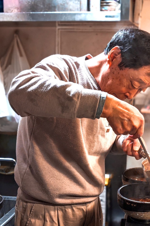 Tokyo Food Tour: The Past, Present and Future 11+ Tastings - Tokyo Stations Gift-Giving Culture and Bullet Trains