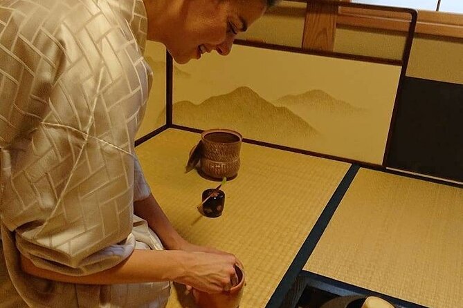 Tokyo : Genuine Tea Ceremony, Kimono Dressing, and Photography - Donning the Kimono