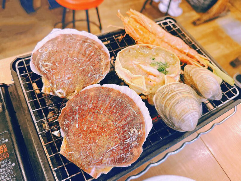 Tokyo: Guided Daytime Walking Tour in Shinjuku District - Capturing Instagram-Worthy Moments