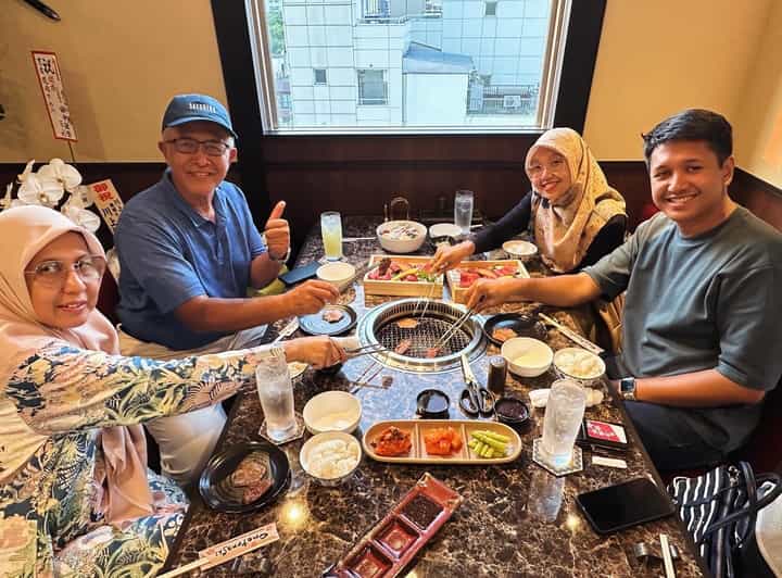 Tokyo : Halal Muslim's Friendly Food Tour With Guide&Sweets - Experiencing the Quality of Japanese Beef