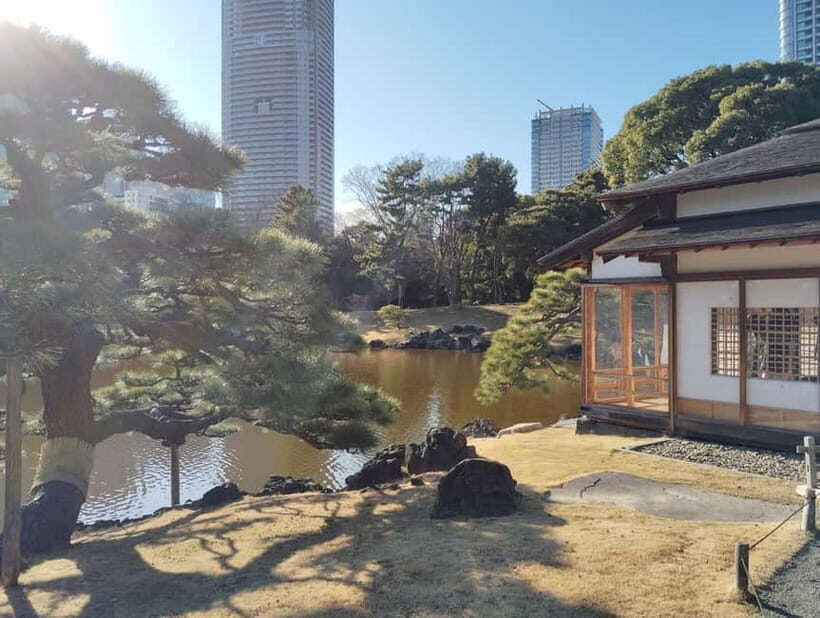 Tokyo: Hama-rikyu Garden Guided Tour with Entry Ticket - Exploring Hama-rikyu Garden: A Closer Look