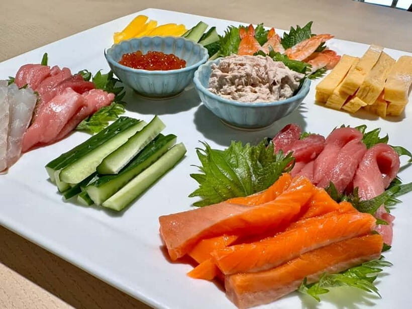 Tokyo: Hand-Rolled Sushi Making and Sake Tasting - Key Points
