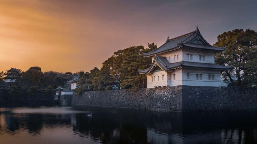 Tokyo Imperial Palace Walking Tour with Expert Guide - Discovering Tokyo’s Imperial Past: A Detailed Look