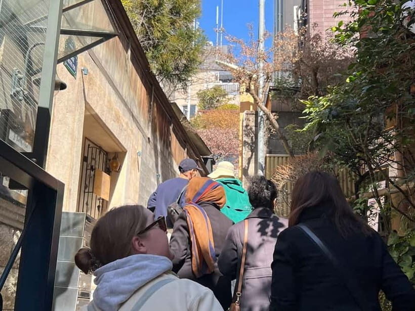 Tokyo: Imperial Palace with Nostalgic Alley Kagurazaka tour - FAQ