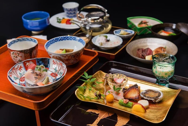 Tokyo: Japanese Traditional Performing Arts Show With Dinner - Intimate Viewing Options