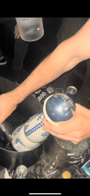 Tokyo NIGHT CLUB TOUR With a VIP Table & Drinks With Dinner - Dinner at a Famous Japanese Ramen Restaurant