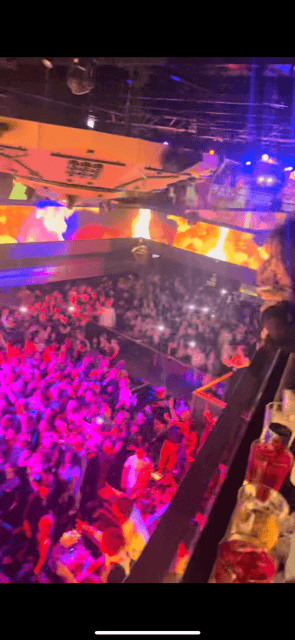 Tokyo NIGHT CLUB TOUR With a VIP Table & Drinks With Dinner - VIP Table and Drinks