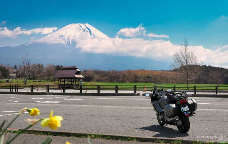 Tokyo: Private Motorcycle Day Trip to Fuji and Hakone: Onsen - Tranquil Lake Ashi: Appreciating Natures Beauty