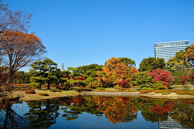 Tokyo Private Tour of the Imperial Palace East Gardens - Seasonal Highlights