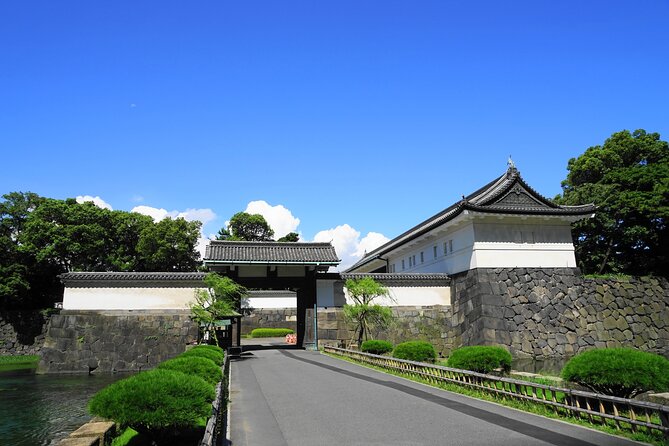 Tokyo Private Tour of the Imperial Palace East Gardens - Host Response and Commitment