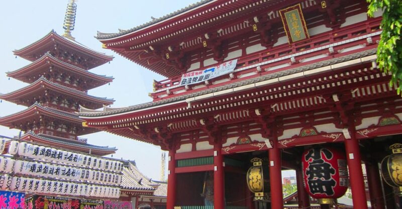 Tokyo Private Walk-And-Eat Tour With Local Guide - Experience the Local Cuisine