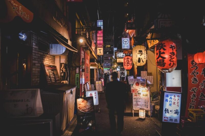 Tokyo: Shibuya Stand-Up Comedy and Izakaya, Ramen Night Tour - Savoring the Izakaya Experience
