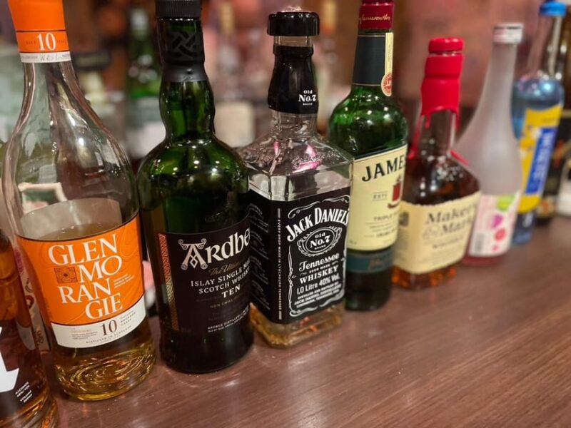 Tokyo: Shinjuku Golden Gai Bar Hopping That Only Locals Know - Experiencing "Hashigo-zake": The Art of Bar Hopping