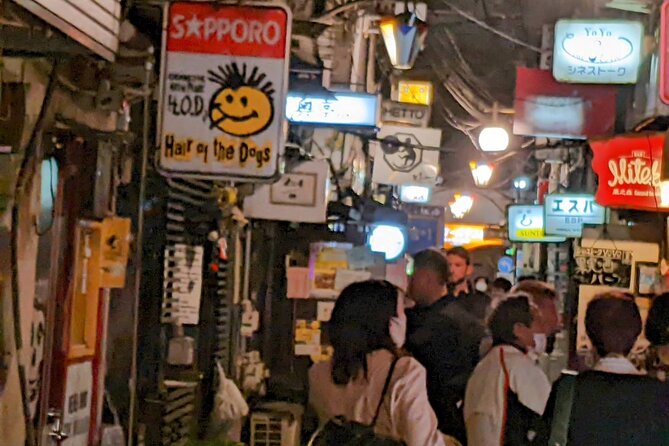 Tokyo: Shinjuku Golden Gai Bar Hopping That Only Locals Know - Navigate the Narrow Alleyways With Your Guide