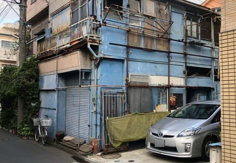 Tokyo: Shinjuku, Kawasaki, Slum & Red Light Tour with Pickup - Key Points