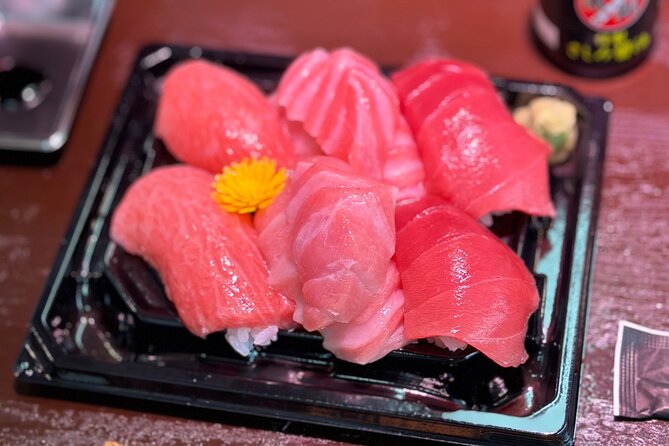Tokyo Tsukiji Fish Market Food and Walking Tour - Discovering the Hongwanji Temple
