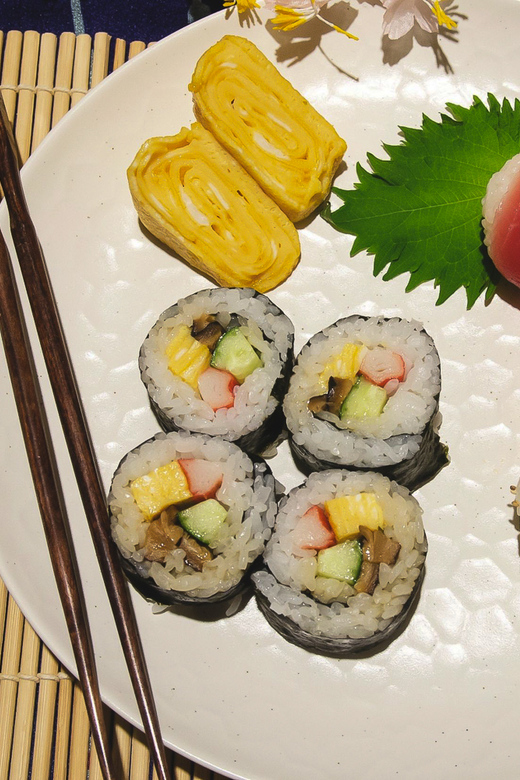 Tokyo: Tsukiji Market Walking Tour & Sushi Cooking Class - Customer Testimonials