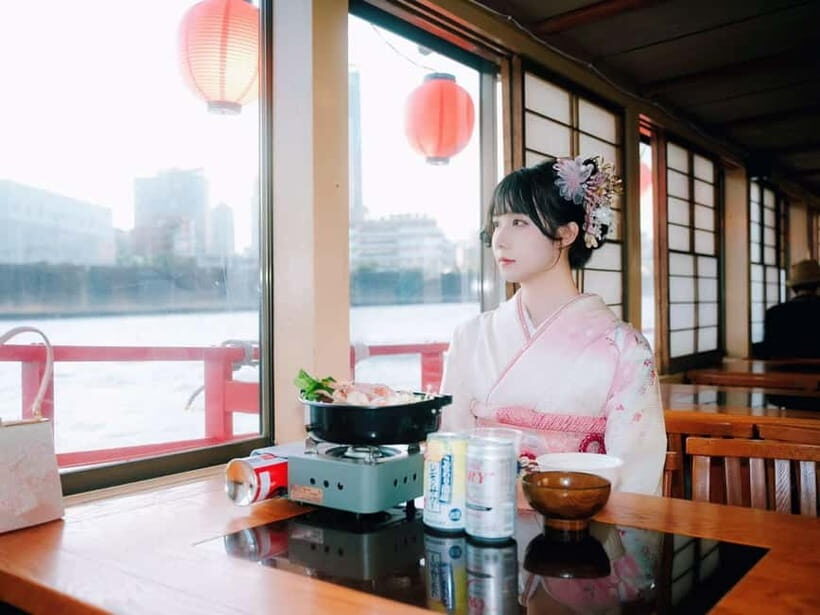 Tokyo: Yakatabune Dinner Cruise with Japanese Show & Drinks - Service and Atmosphere