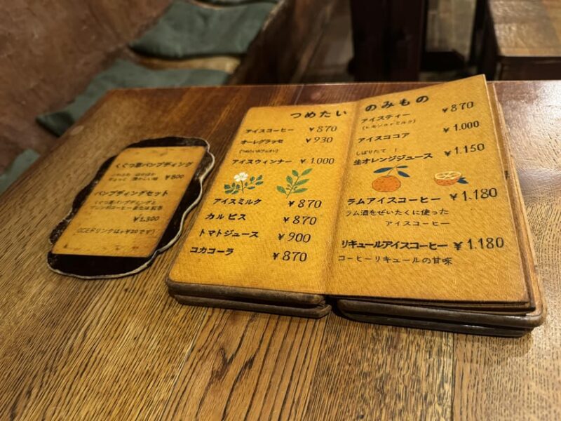 Tokyos Neighborhood Digs: Coffee, Records & Vintage Vibes - Key Points