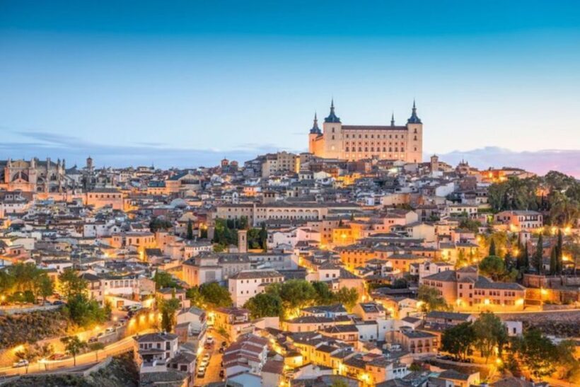 Toledo: Private tour with an official guide - The Guide and the Experience