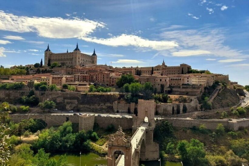 Toledo: Private Walking Tour with a Local Guide - Exploring Toledos Main Attractions