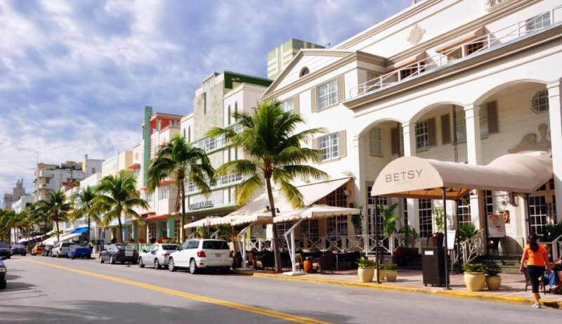 Top 10 South Beach Highlights Tour - Lincoln Road & Espanola - Lincoln Road: Shopping, Dining, and People Watching