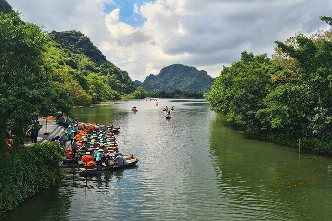 TOP RATED Luxury Daily Tour from Hanoi to Ninh Binh - Authentic Experiences and Authenticity