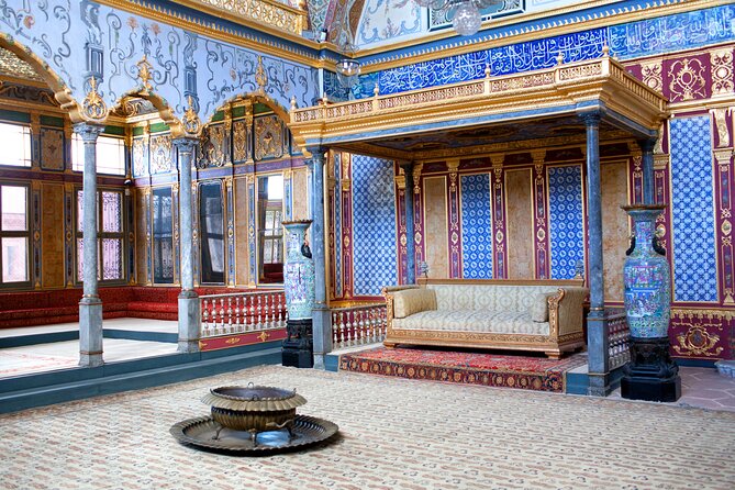 Topkapi Palace and Harem Guided Tour With Skip-The-Line Tickets - Exploring the Topkapi Palace